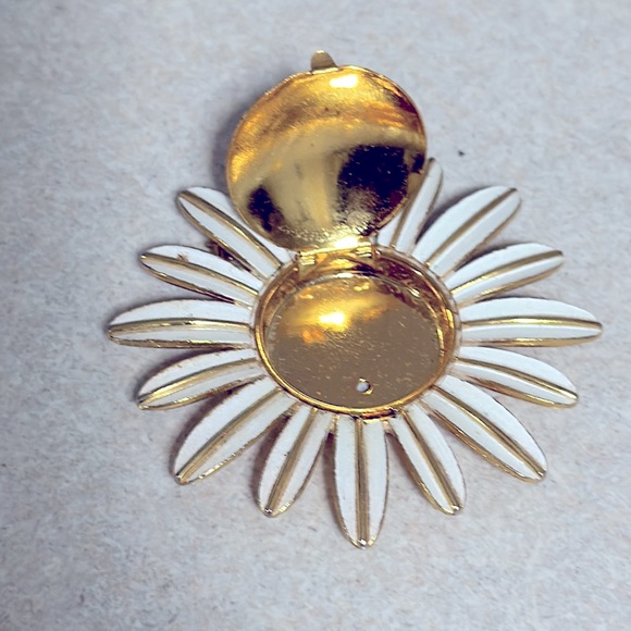 Jewelry | Vintage Avon Daisy Perfume Brooch | Poshmark